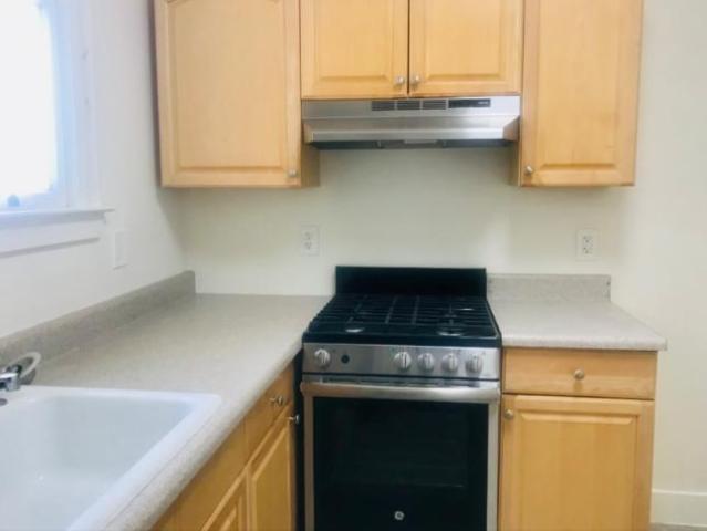 1 Br, 1 bath, Condo 1810 Euclid Ave 22