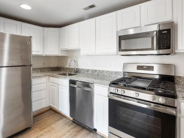 1 Br, 1 bath, Condo 1820 Lancaster St