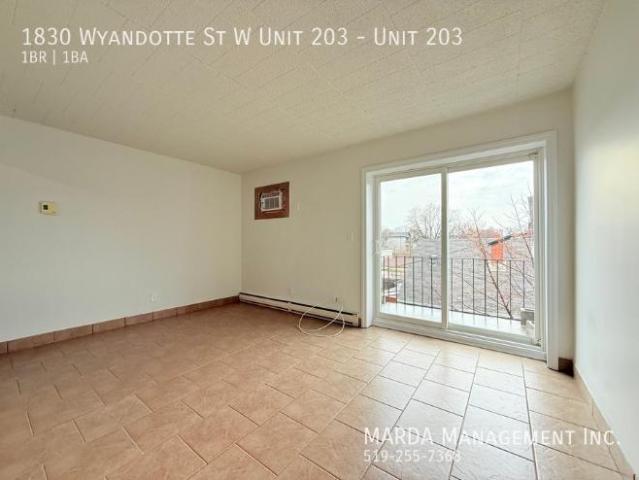 1 Br, 1 bath, Condo 1830 Wyandotte St W