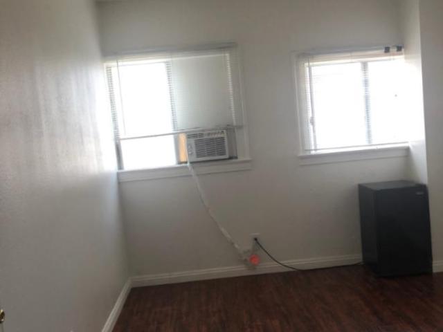 1 Br, 1 bath, Condo 1831 W 11th Place