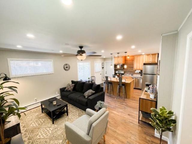1 Br, 1 bath, Condo 1845 Portland St