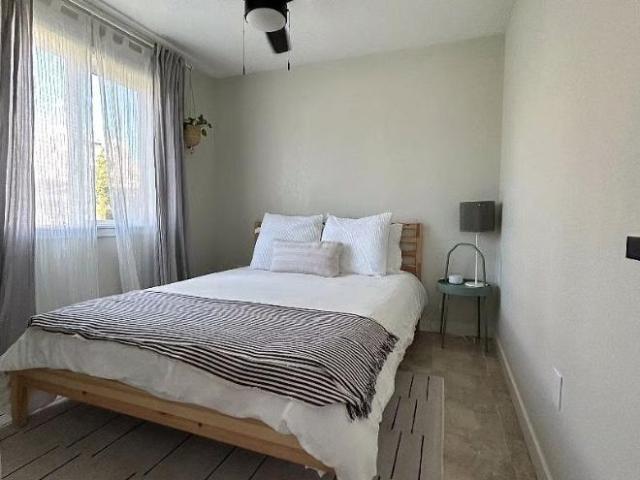1 Br, 1 bath, Condo 185 SW Alder Ave
