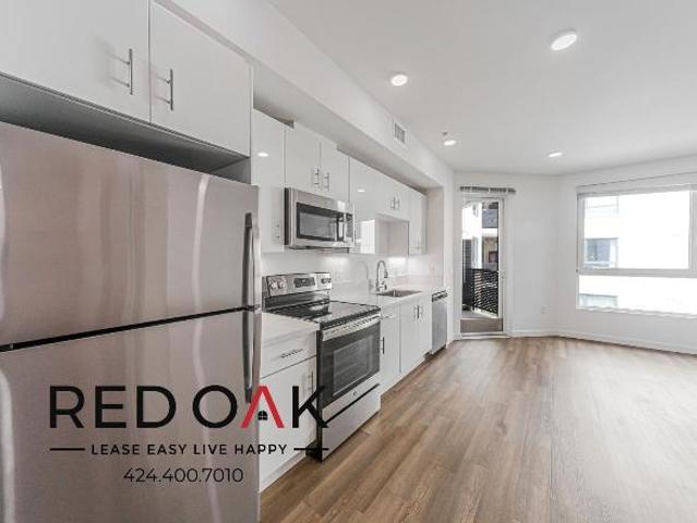 1 Br, 1 bath, Condo 1860 N Western Ave
