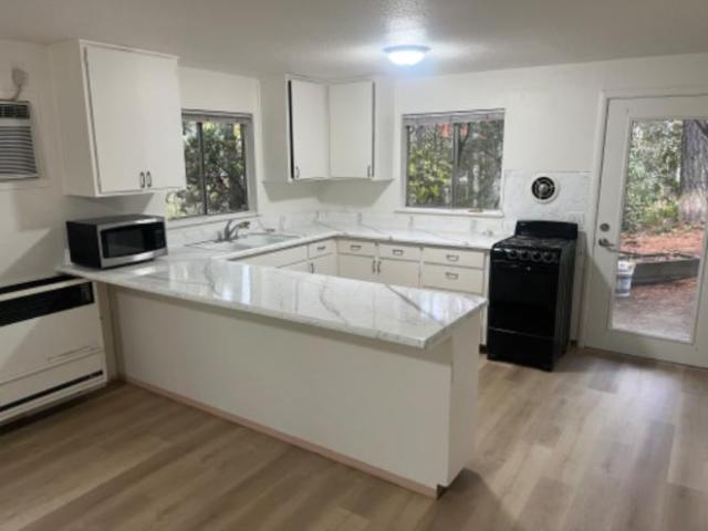 1 Br, 1 bath, Condo 1860 Point View Dr
