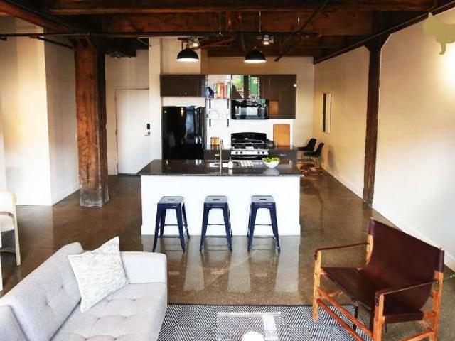 1 Br, 1 bath, Condo 1887 W Ogden Ave