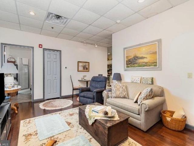1 Br, 1 bath, Condo 18 E Sunbury St