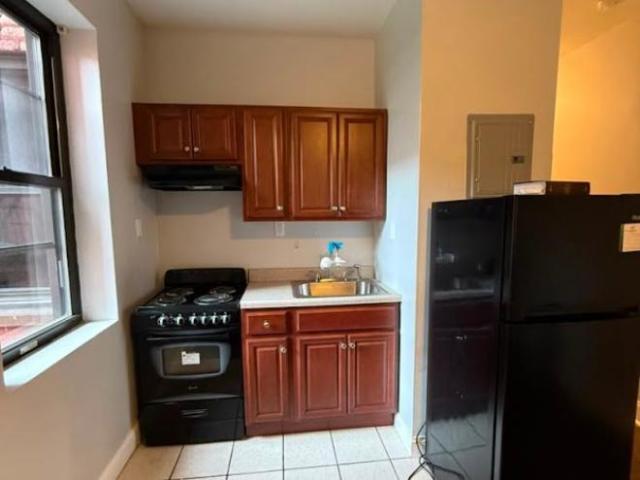 1 Br, 1 bath, Condo 18 Summit St