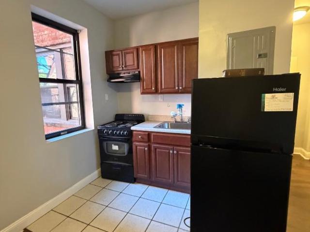 1 Br, 1 bath, Condo 18 Summit St