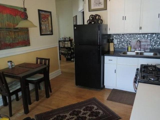 1 Br, 1 bath, Condo 1906 W Waveland