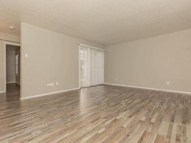 1 Br, 1 bath, Condo 1900 Carl Rd