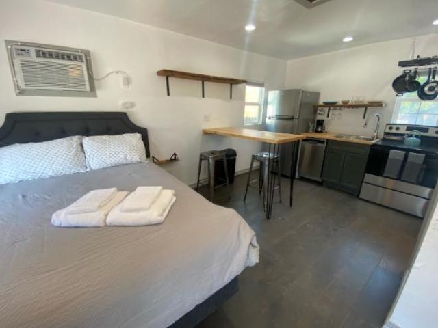 1 Br, 1 bath, Condo 1934 Parallel St
