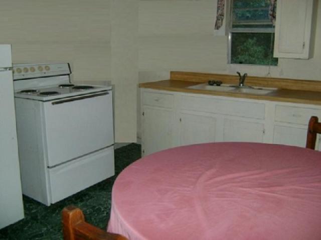 1 Br, 1 bath, Condo 1937 Cotten Rd