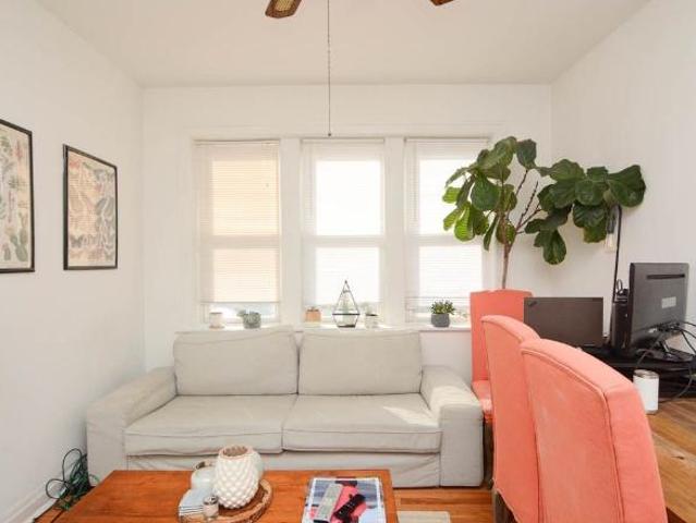 1 Br, 1 bath, Condo 1933 W Crystal