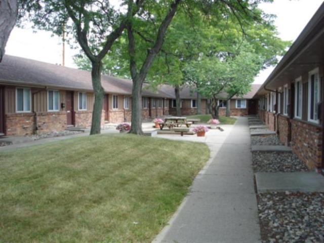 1 Br, 1 bath, Condo 1955 Reynolds