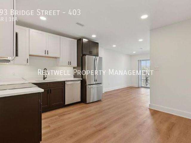 1 Br, 1 bath, Condo 195 Bridge Street