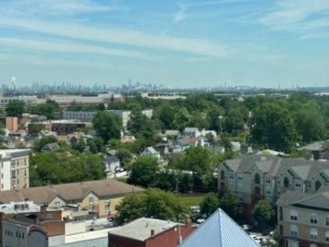 1 Br, 1 bath, Condo 1 Carriage Plz