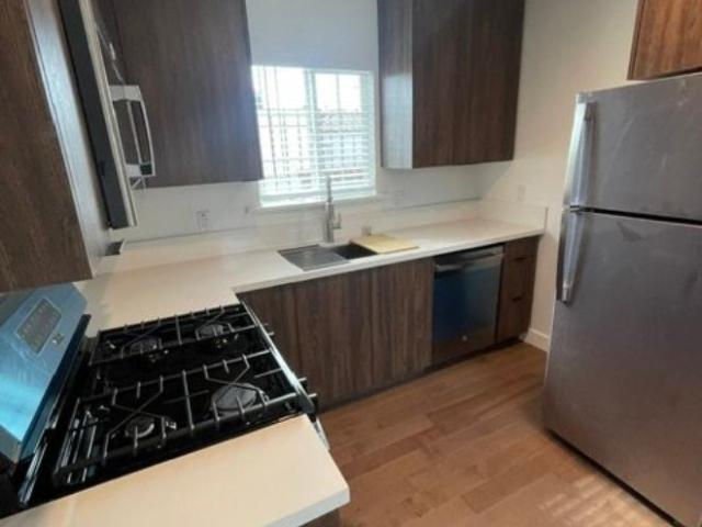 1 Br, 1 bath, Condo 2004 Lincoln Blvd