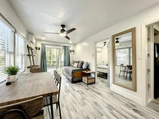 1 Br, 1 bath, Condo 2008 Page Ave