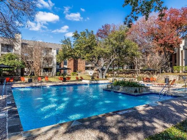 1 Br, 1 bath, Condo 2000 Cedar Bend Dr