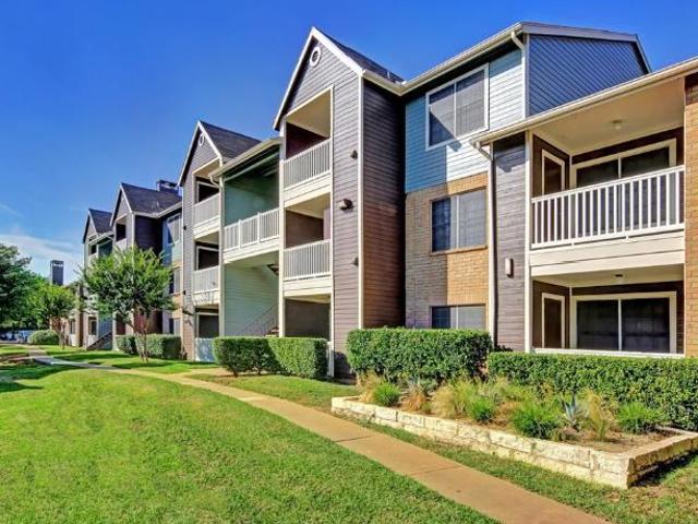 1 Br, 1 bath, Condo 2015 Cedar Bend Dr