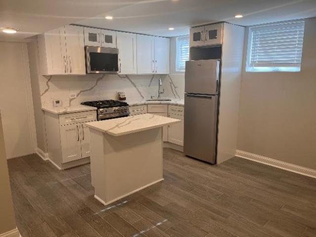 1 Br, 1 bath, Condo 2010 W Cornelia Ave
