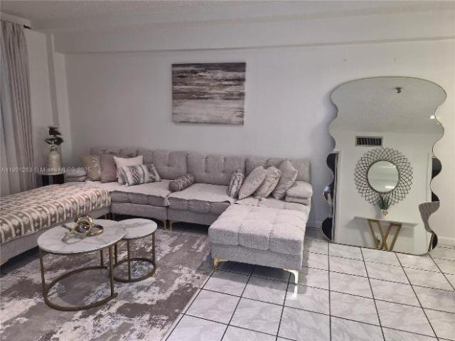 1 Br, 1 bath, Condo 201 180th Dr