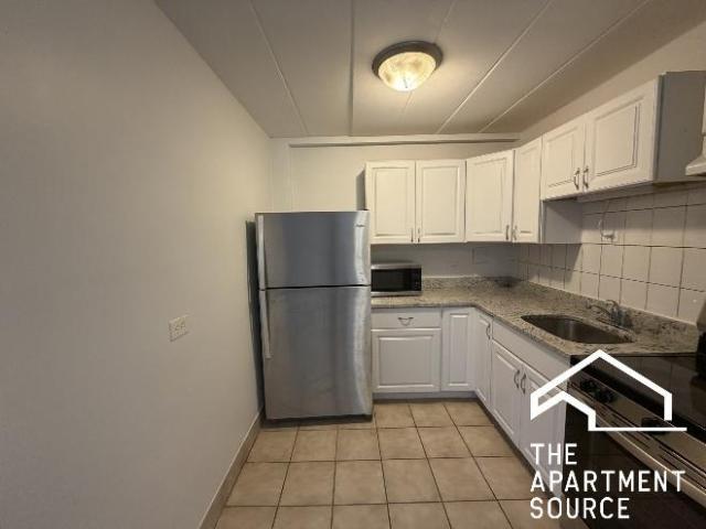 1 Br, 1 bath, Condo 2025 West Granville Ave