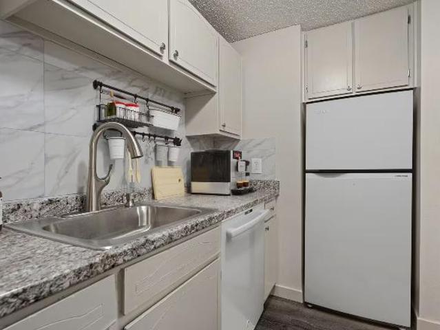 1 Br, 1 bath, Condo 2020 Jerry Murphy Road