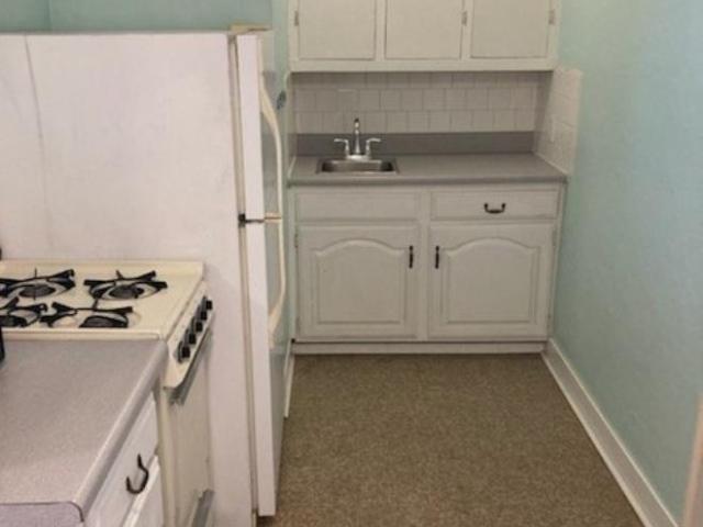 1 Br, 1 bath, Condo 2021 Louise Ave