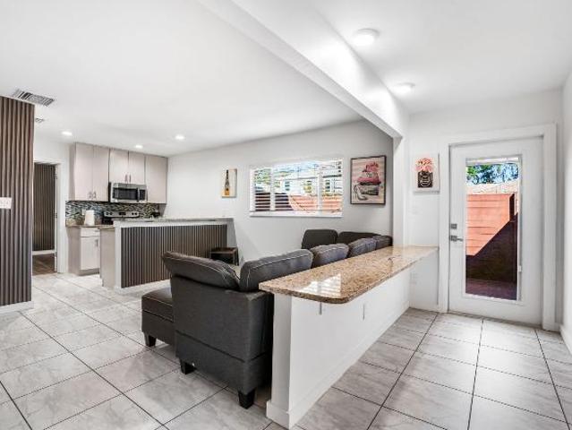 1 Br, 1 bath, Condo 202 N Fremont Ave