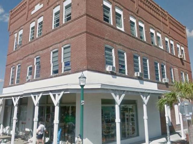 1 Br, 1 bath, Condo 202 W Oak Street