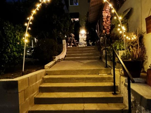 1 Br, 1 bath, Condo 2032 Vista Del Mar