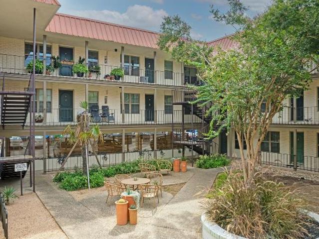 1 Br, 1 bath, Condo 203 W 39th St