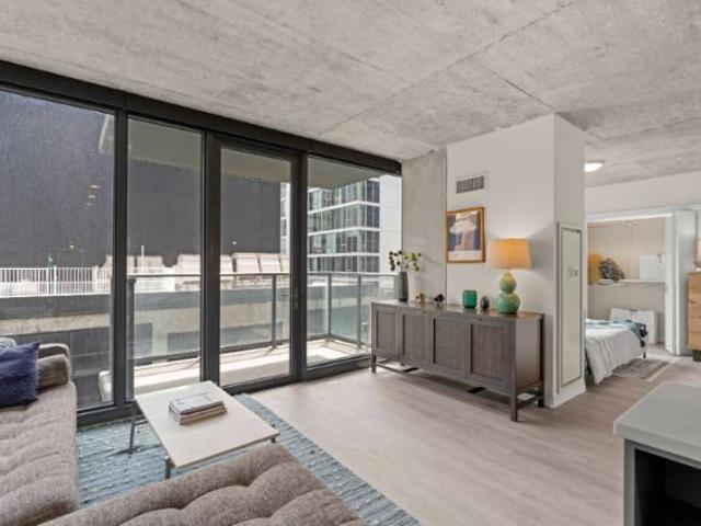 1 Br, 1 bath, Condo 203 W Huron St