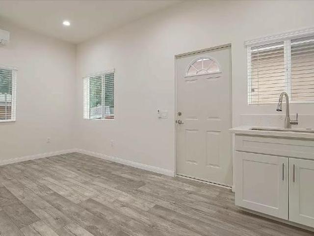 1 Br, 1 bath, Condo 20550 Leadwell Street