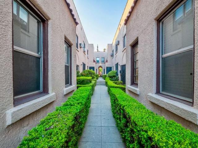 1 Br, 1 bath, Condo 207 N Berendo St