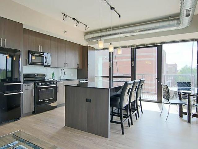 1 Br, 1 bath, Condo 208 W Scott