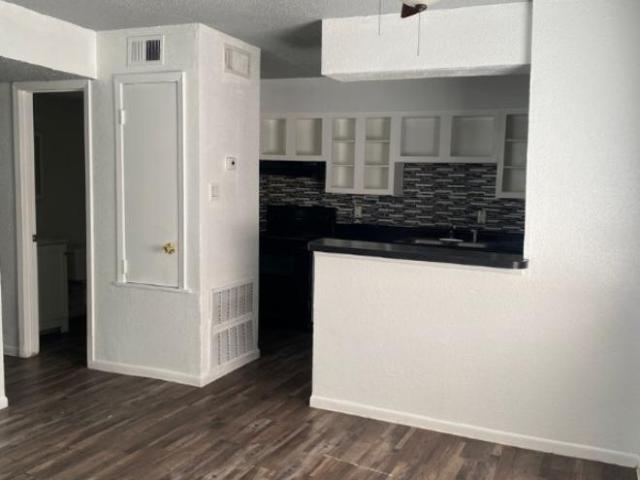 1 Br, 1 bath, Condo 208 Victor St