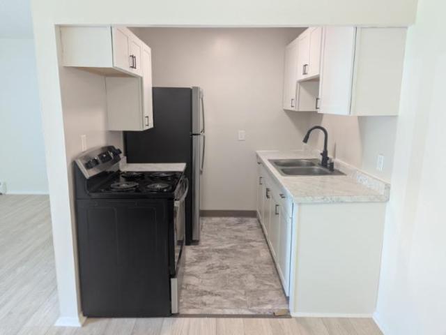 1 Br, 1 bath, Condo 20 60 S Linden Rd