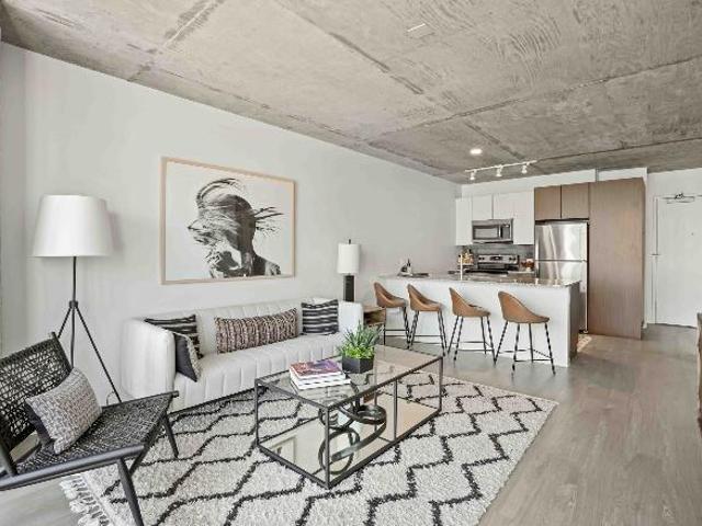 1 Br, 1 bath, Condo 2109 S Wabash Ave