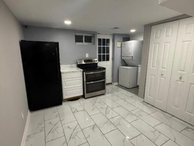 1 Br, 1 bath, Condo 2100 Ashburton St