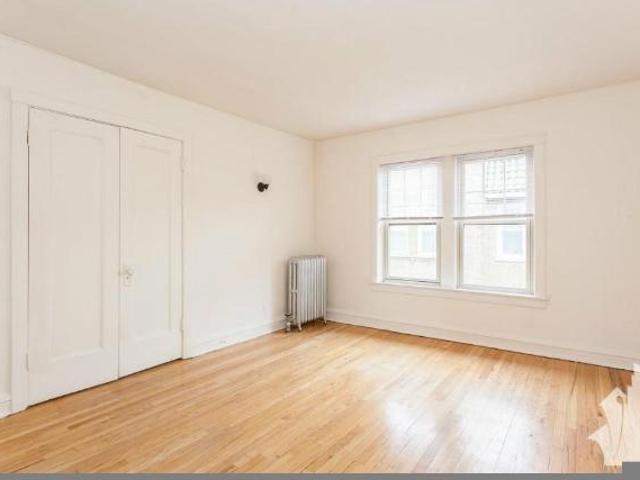 1 Br, 1 bath, Condo 2100 West Ainslie Street