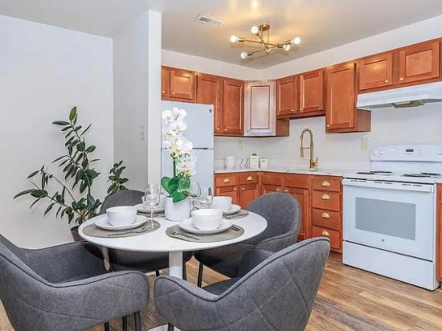 1 Br, 1 bath, Condo 2101 Reamer Dr