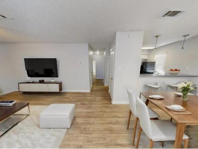 1 Br, 1 bath, Condo 2101 W Anderson Ln