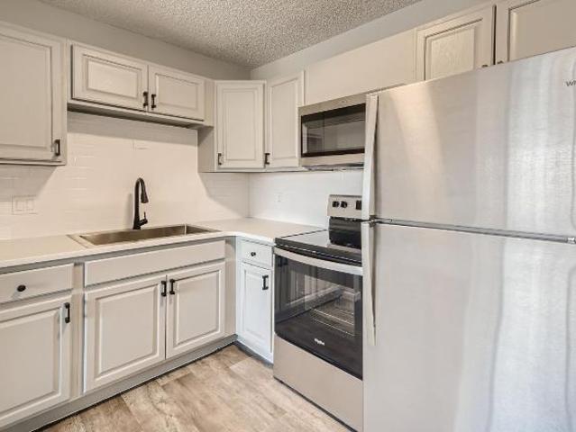 1 Br, 1 bath, Condo 2102 Carmel Drive