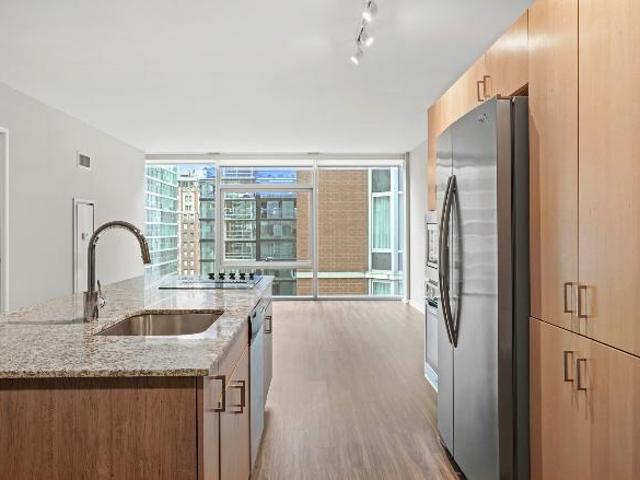 1 Br, 1 bath, Condo 210 E Illinois St