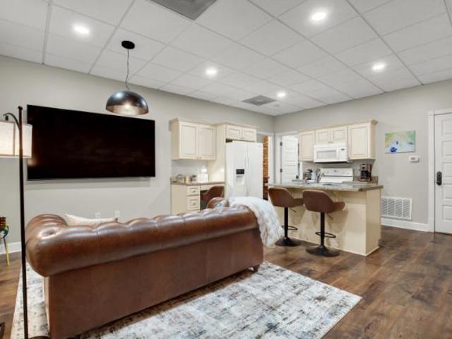 1 Br, 1 bath, Condo 210 East Waladburg Street