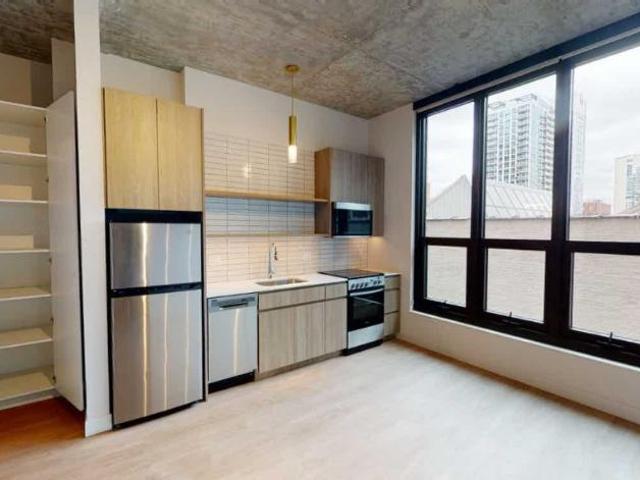 1 Br, 1 bath, Condo 210 W Institute Pl