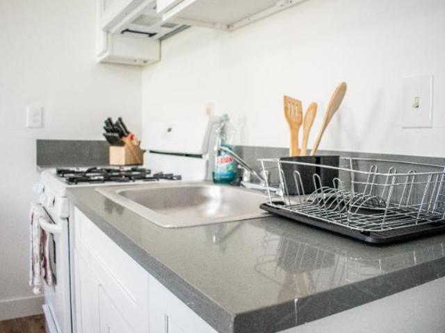 1 Br, 1 bath, Condo 2115 Raymond Ave