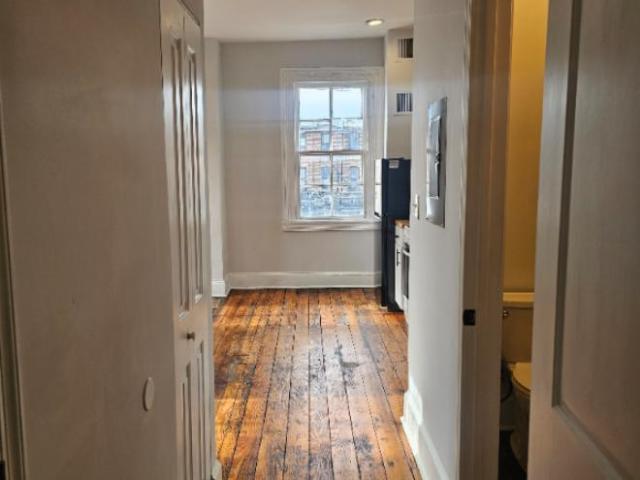 1 Br, 1 bath, Condo 2116 N Charles St